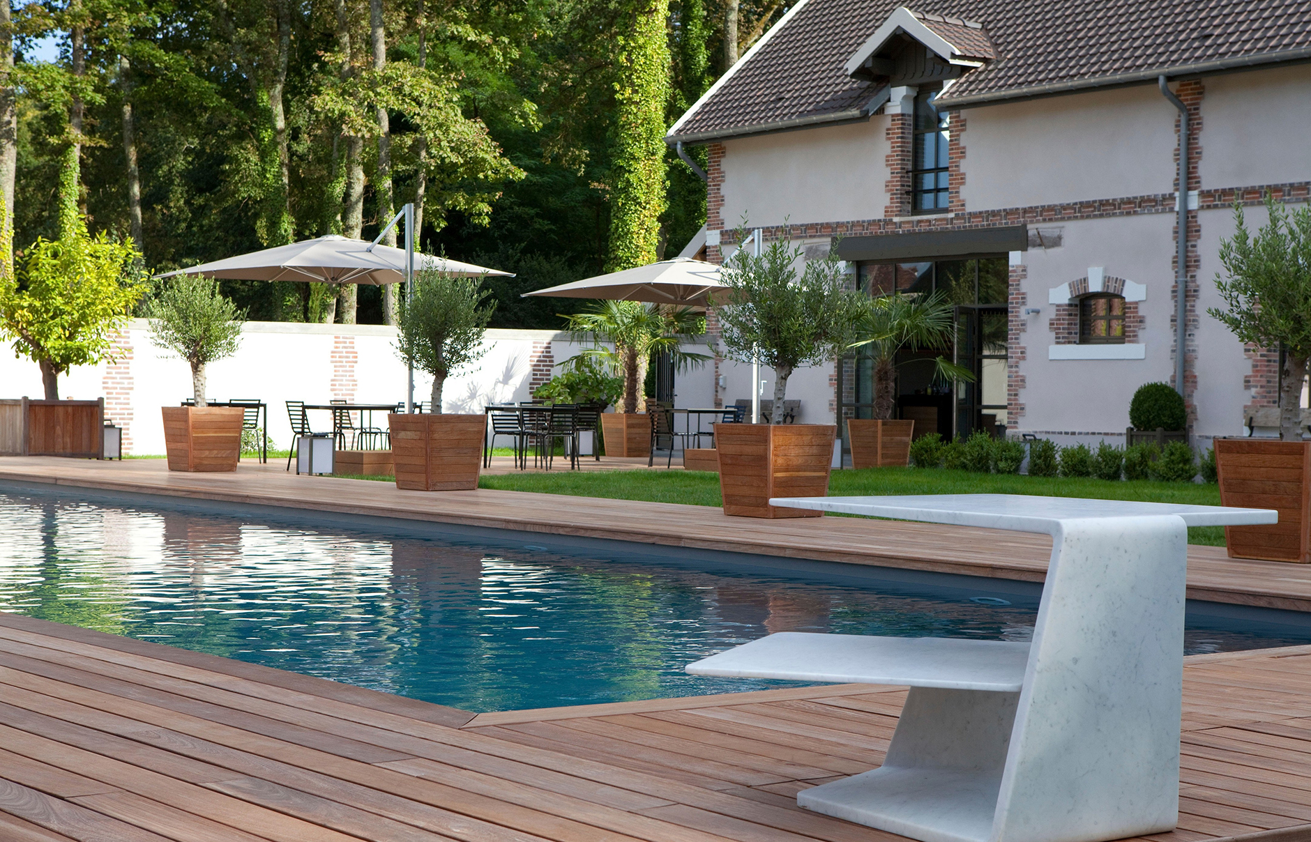 Château de la Resle: Unveiling Luxury in Burgundy's Heart