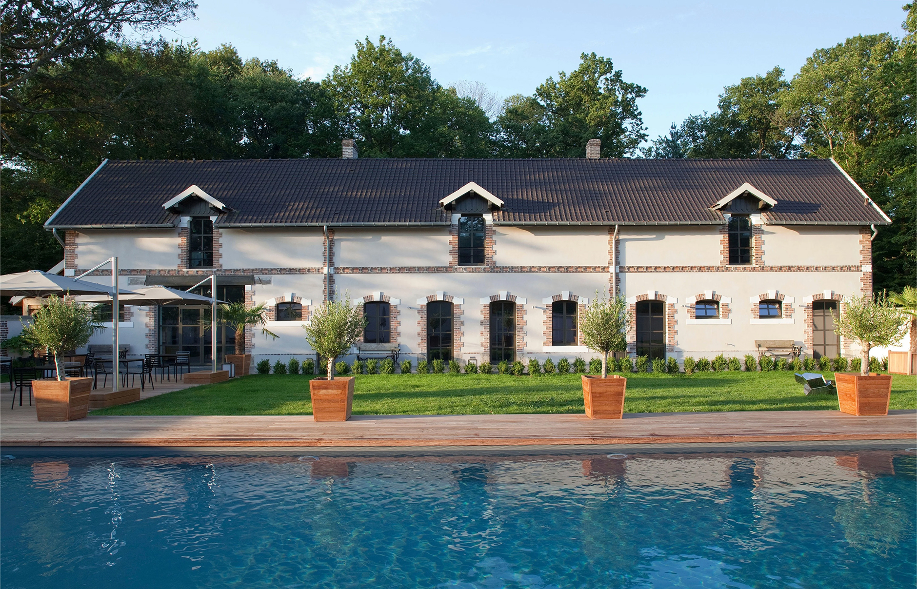 Château de la Resle: Unveiling Luxury in Burgundy's Heart