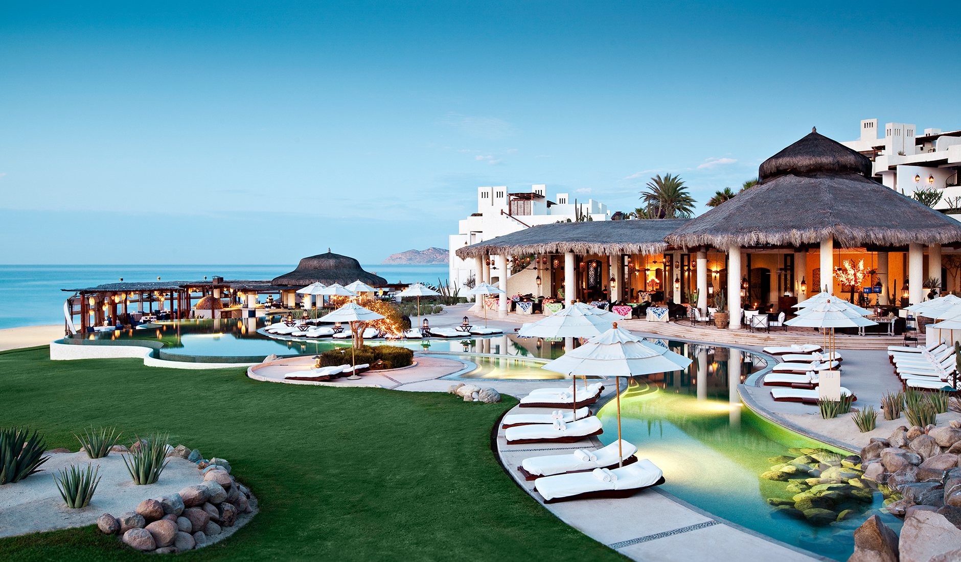 Which are The Best Luxury Hotels of Los Cabos in Baja California?