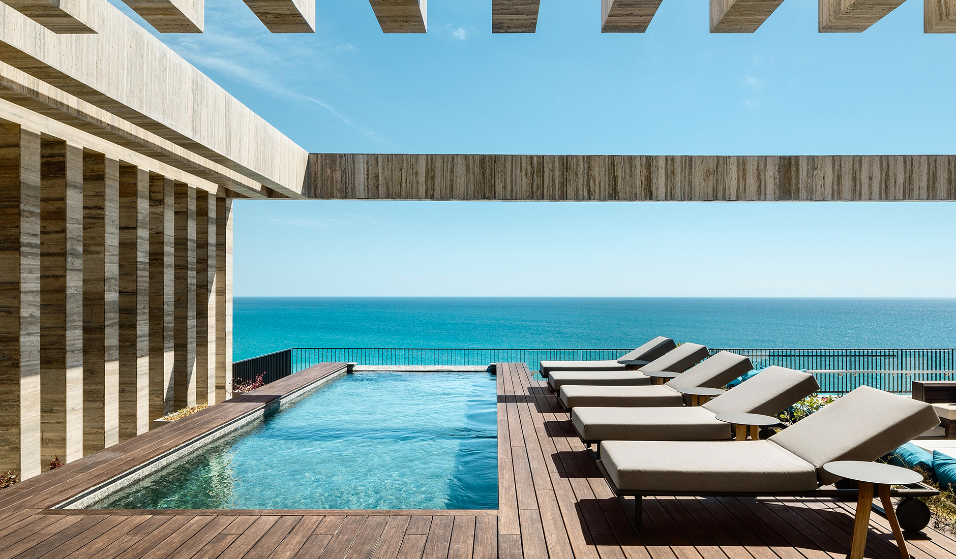 Which are The Best Luxury Hotels of Los Cabos in Baja California?